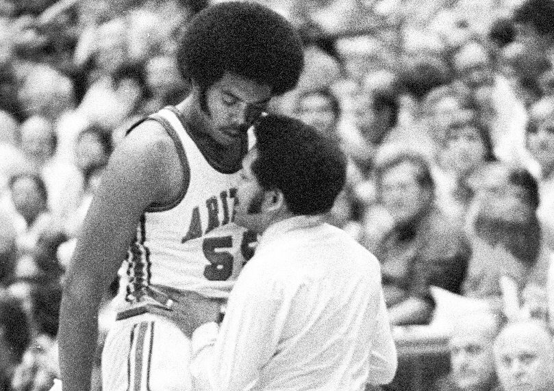 Top 10 Games Fred Snowden Era: Elliott’s game-winning 35-foot shot ...